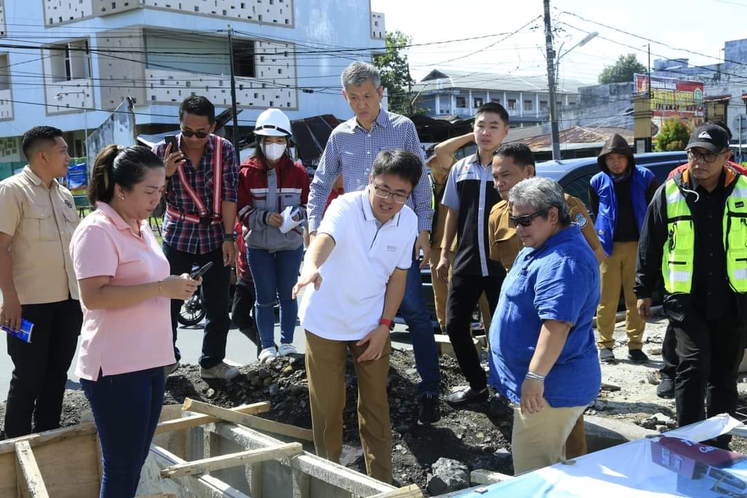 Walikota Manado Tinjau Perbaikan Trotoar dan Drainase di Boulevard ... Walikota Manado Tinjau Perbaikan Trotoar dan Drainase di Boulevard ...